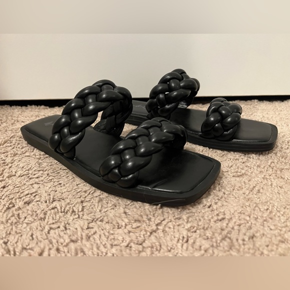Wonderly | Shoes | Mia Black Sandals From Boutique | Poshmark